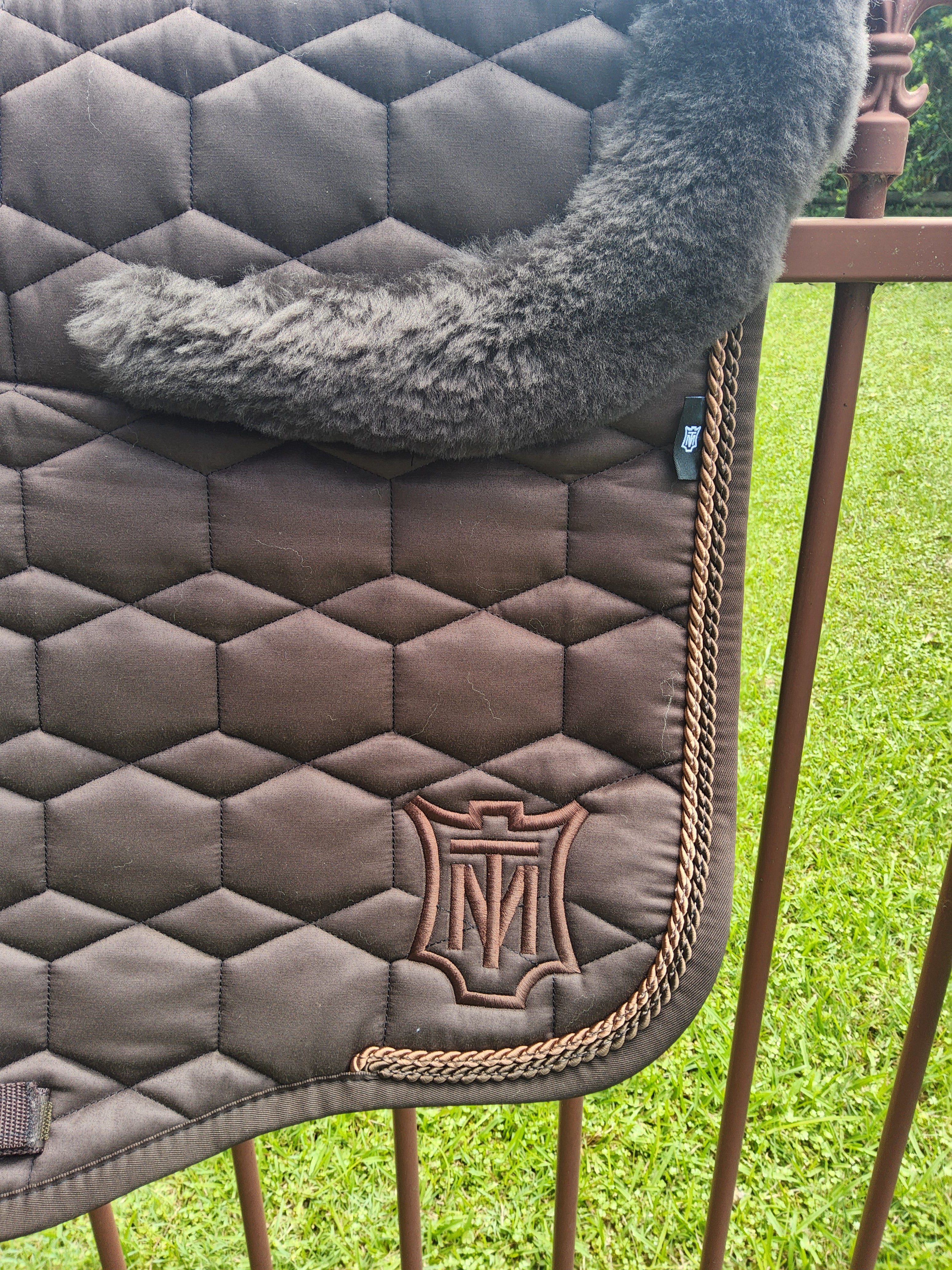 Mattes Brown Sheen Large Size Brown sheepskin ontop and underneath Eur ...